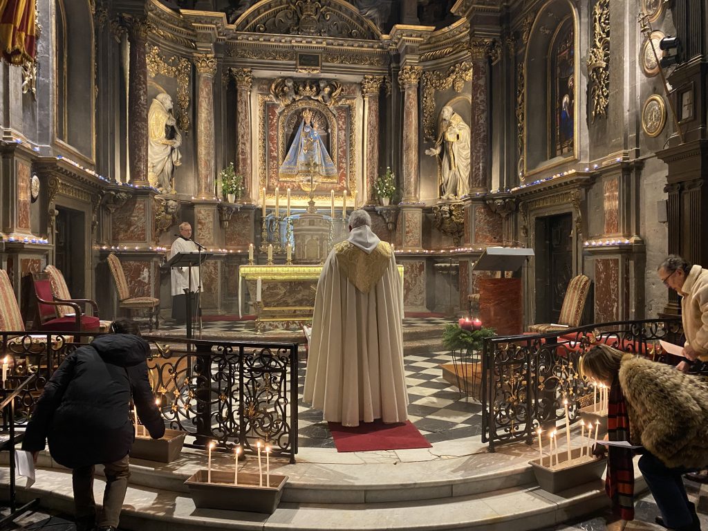 Photos et vidéo de la Procession mariale et de la Messe de l'Immaculée ...