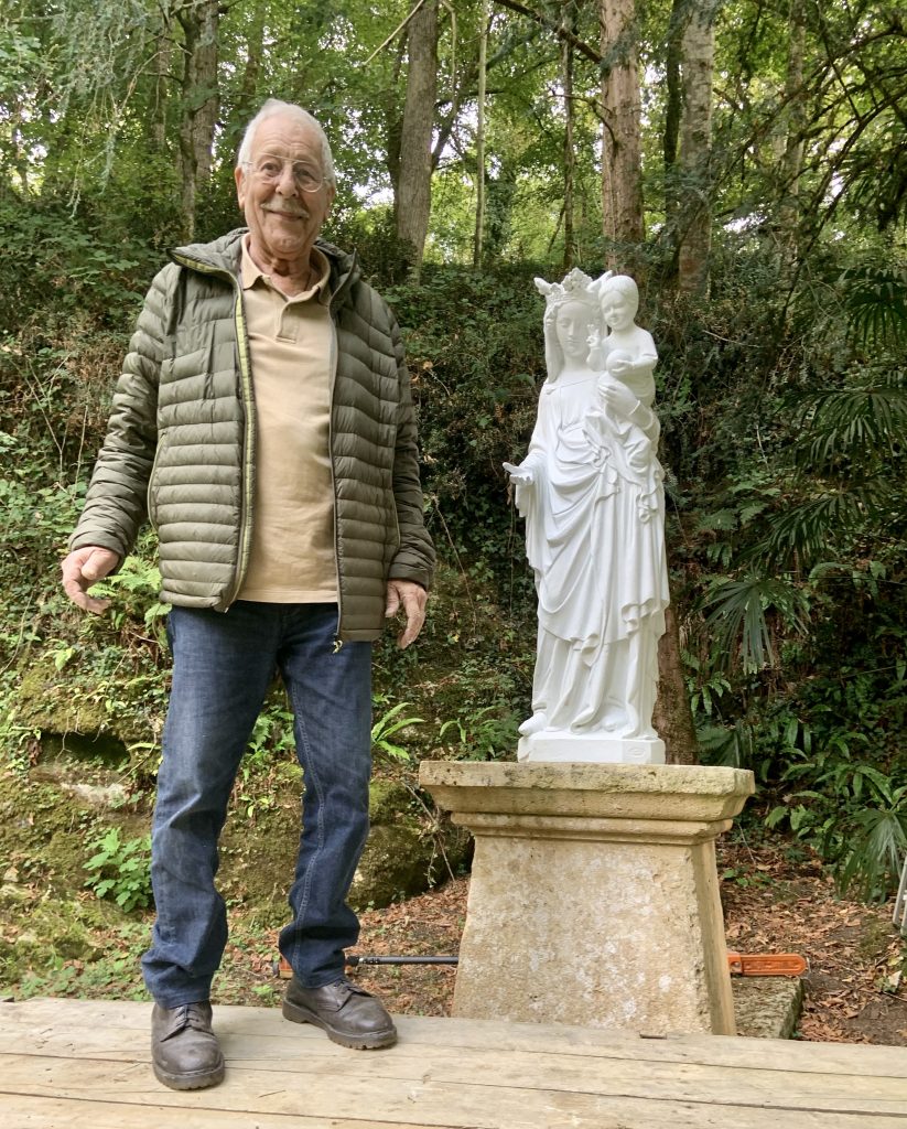 Vidéo et photo de la restauration de la statue de la Vierge à l’Enfant ...